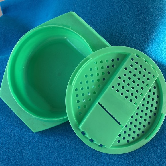Tupperware | Kitchen | Tupperware Gratershredderslicer 2 Piece Vintage ...